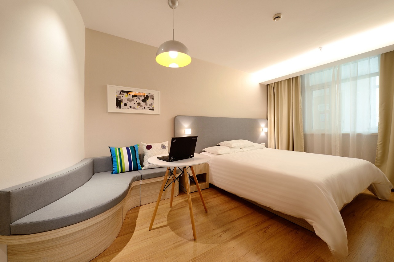 Best Luggage Rack for Guest Rooms - Luggage World
